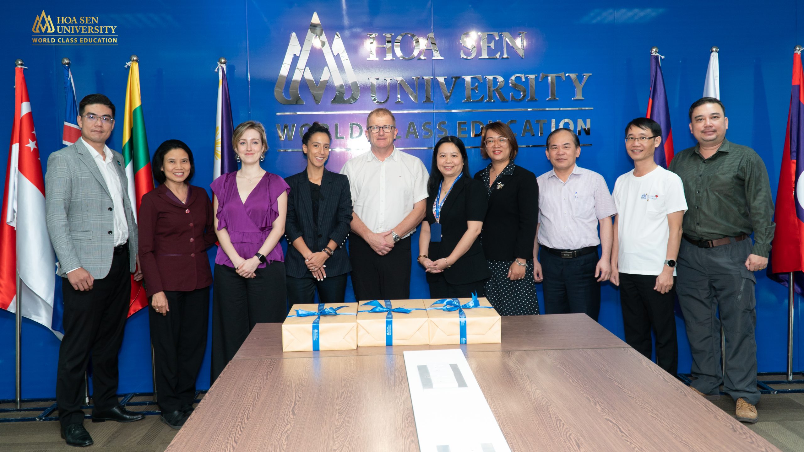 THE DELEGATION OF THE FRENCH EMBASSY VISITED AND WORKED AT HOA SEN ...