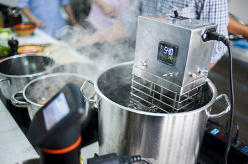 Sous Vide - new cooking technique explained - Đại học Hoa Sen
