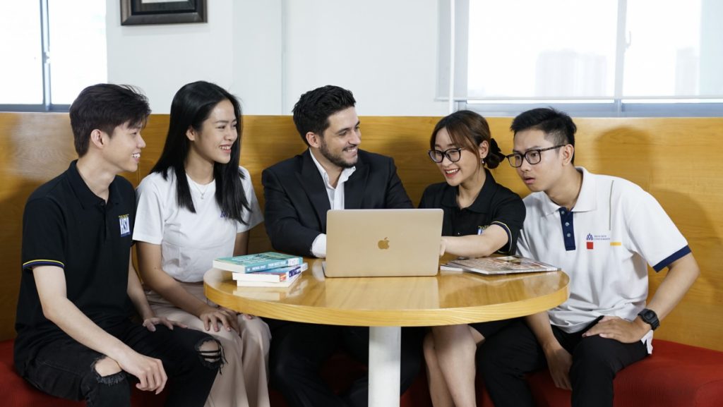 Privileges of students studying NEAS-standard English for International ...