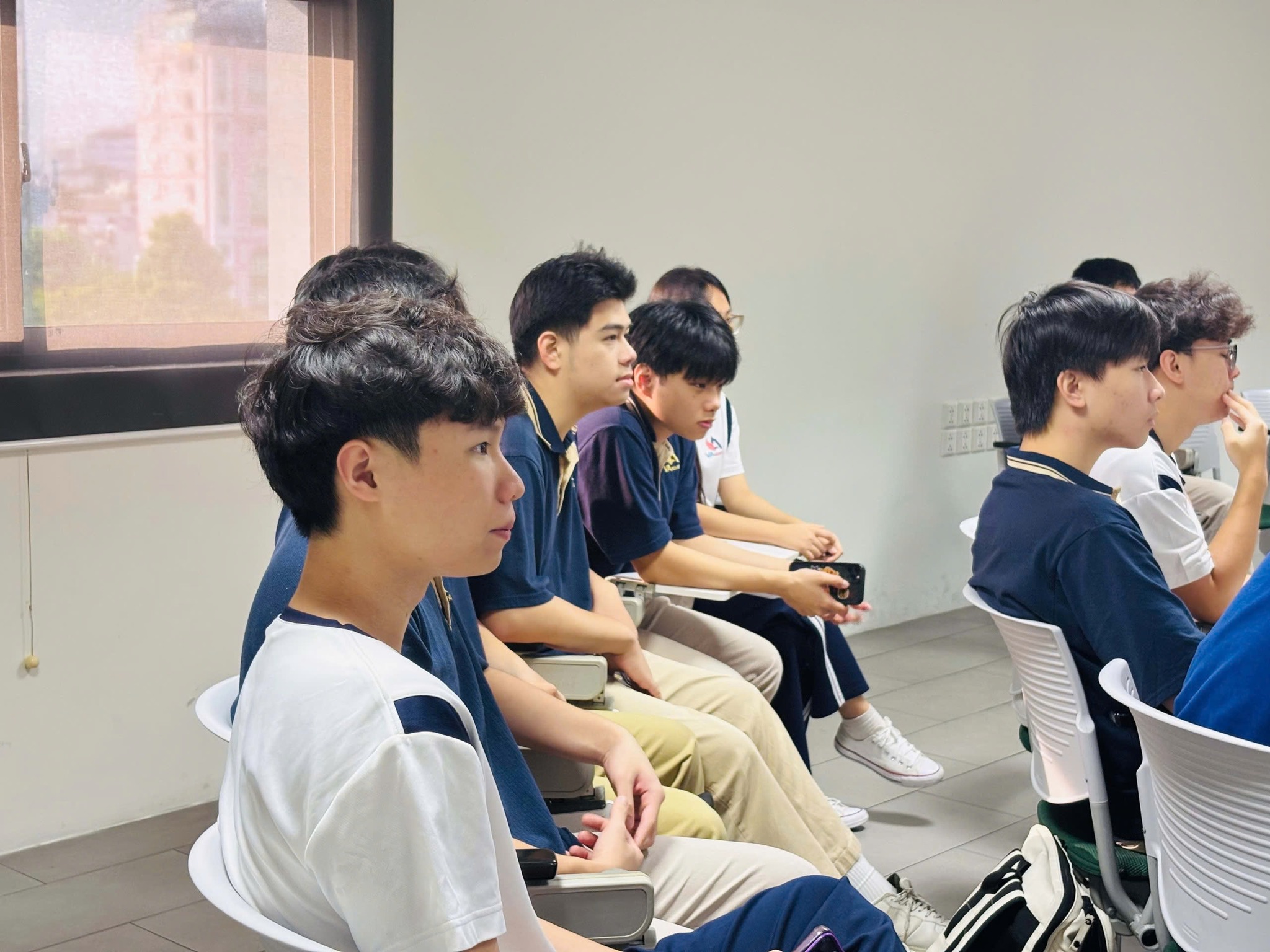 Campus Tour DMU–HSU: Cơ hội trải nghiệm đại học cho học sinh THPT Mỹ ...